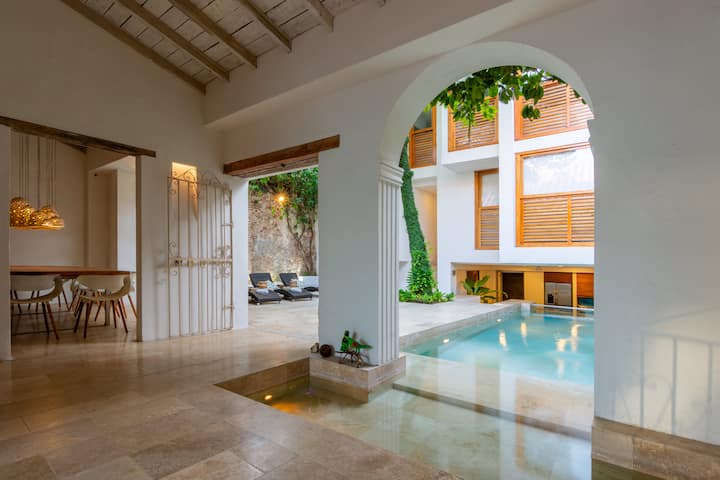Old City | Stylish 5br House W/ Pool & Rooftop - Cartagena, Colombia
