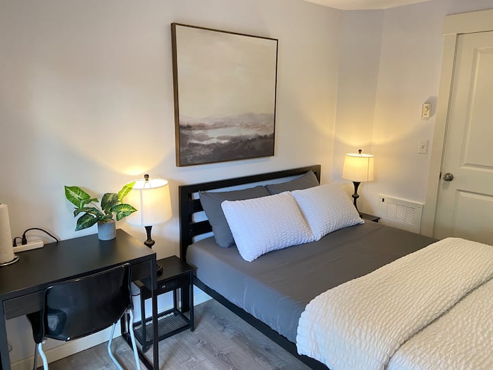 Private Entry Guest Suite! - Seattle, WA