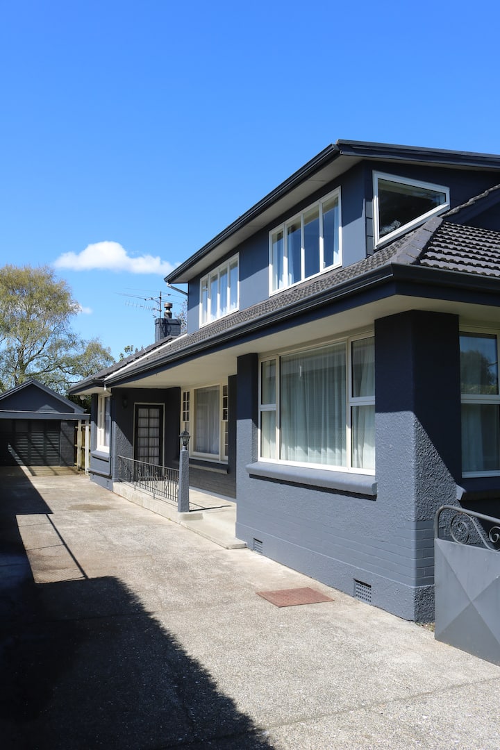 Park View - Spacious Inner City - 4 Bedrooms - Invercargill