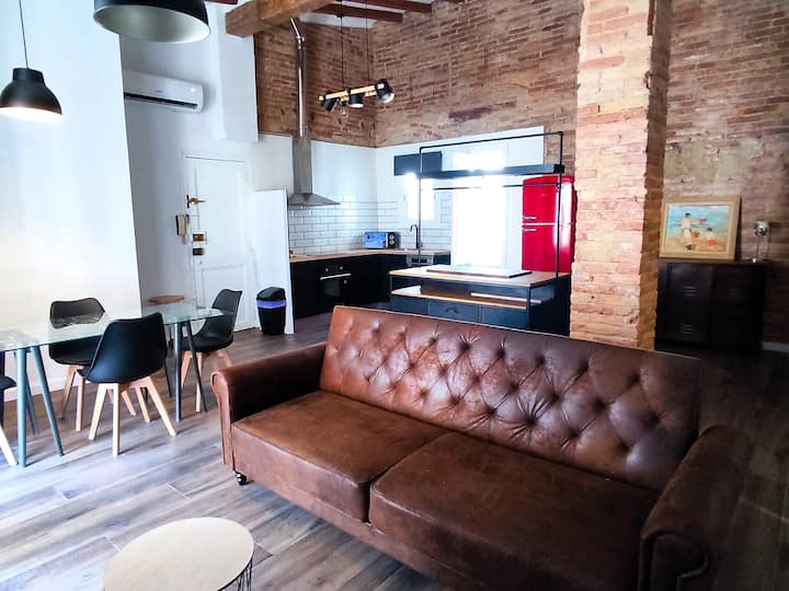 Preciosa Buhardilla A Estrenar - Tarragona, España