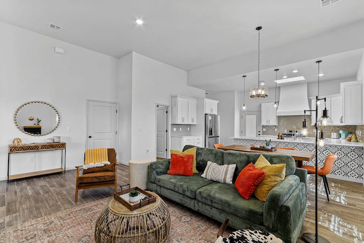Book A Winter Stay! Hot Tub + Brand New Cozy Home - Las Cruces, NM