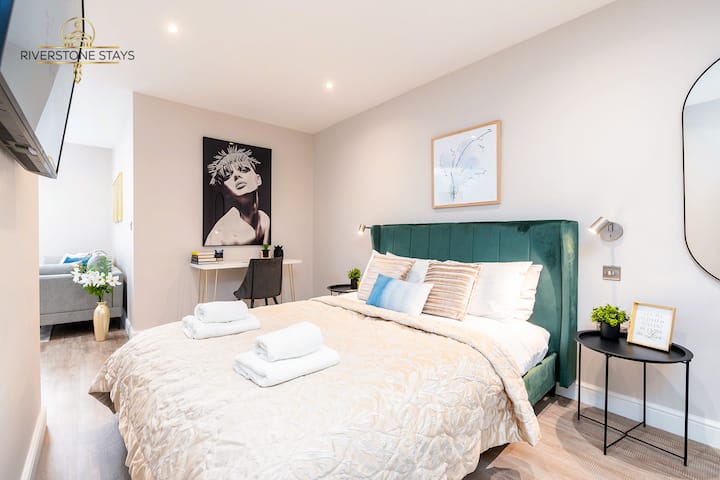 King Size Bed | Fast Wifi | Long Stay Discounts - Leeds