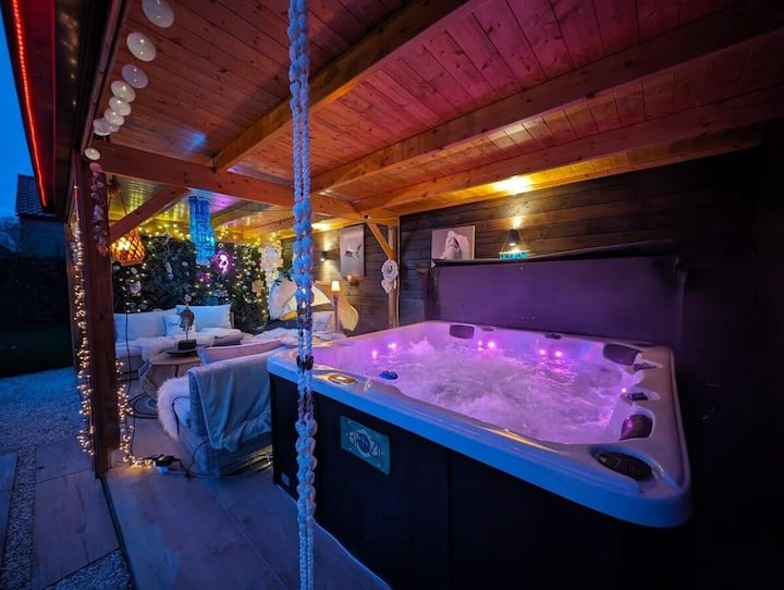 Oasis De Luxe Maastricht: Jacuzzi, Hottub & Golf - Zutendaal