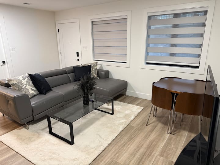 Calm & Cozy Private Suite - Surrey