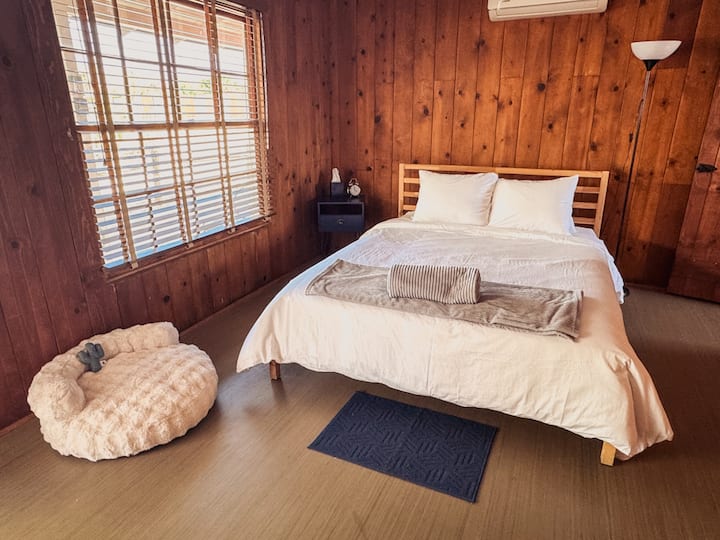 Room 3 | Pet Friendly Motel - Downtown Joshua Tree - Joshua Tree, CA