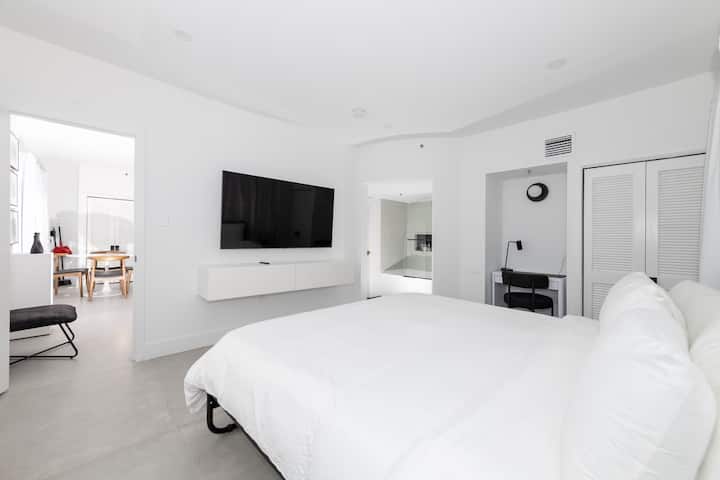 Gorgeous And Spacious Sofi Area Apartment - Miami Beach, FL