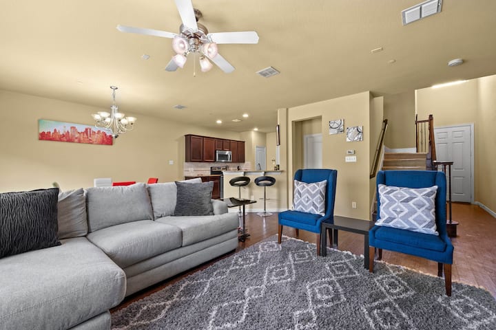 Entire Townhouse In Lewisville, Tx

3 Br - Lewisville, TX