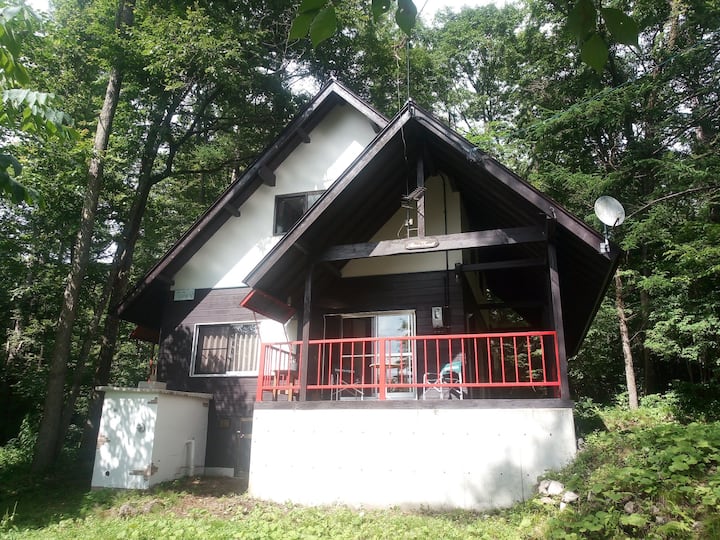 長野駅から車で30分、パワースポットで有名な戸隠神社まで15分、 高原の一棟貸しのお宿です。 - 나가노시