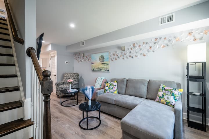 Old Town Off Street Parking Walkable Fenced Yard - Alexandria, VA