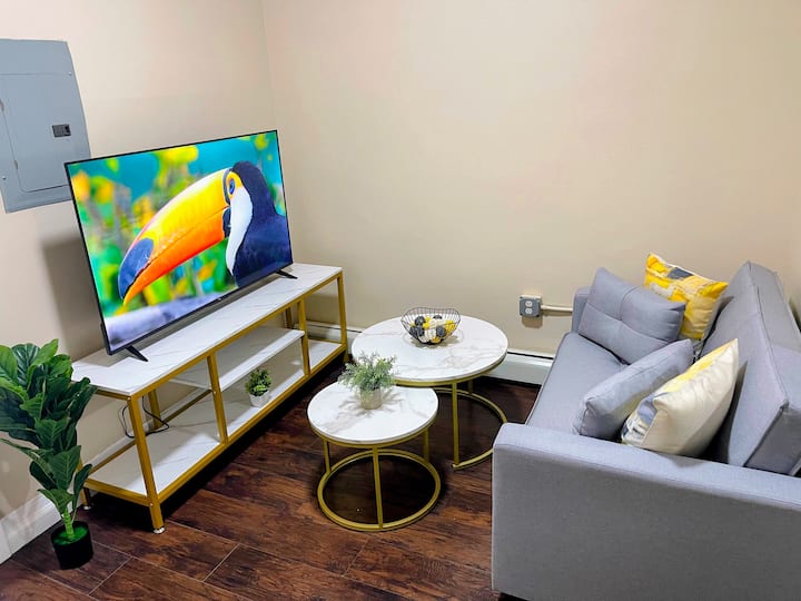 Cozy 2br Brick Haven! Near Parking Lot! 35m To Nyc - Jersey City, NJ
