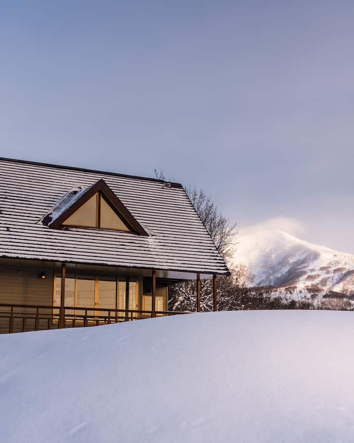 Cottage With Views Of The Niseko Mountain Range - Niseko