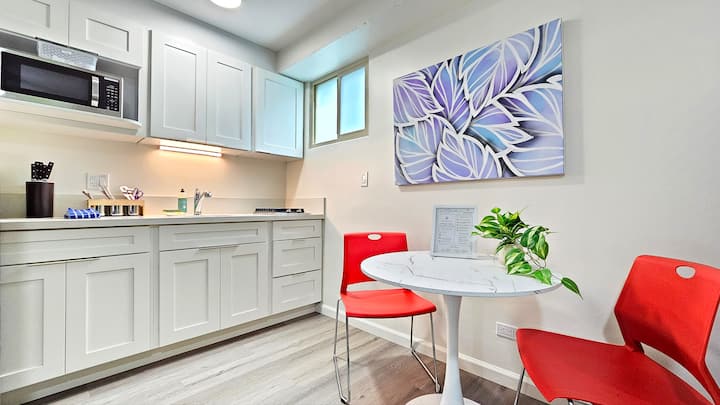 2412 Pe St 306 Large Floorplan With Full Kitchen - Honolulu, HI