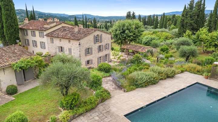 Villa Riviera : 7 Suites, Piscine Chauffée, Spa Et Salle De Sport - Grasse