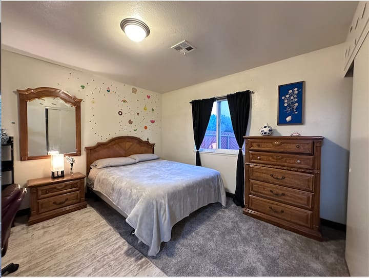 (Currently In Ltr) Acomfortablemasterbdrm - Salinas, CA