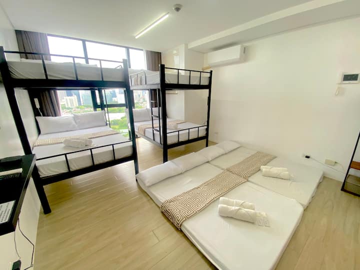 1810 Pool, Gym ,Wi-fi + Netflix - Cebu