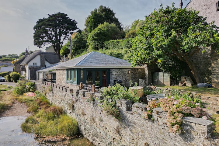 The Boathouse, Waterside, One Bed - Salcombe