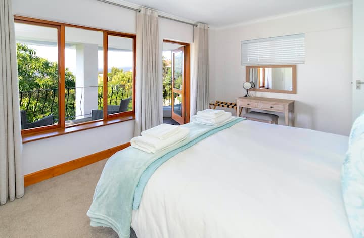 Sunnymeade Guest House - Luxury 2 Bedroom Flatlet - Knysna