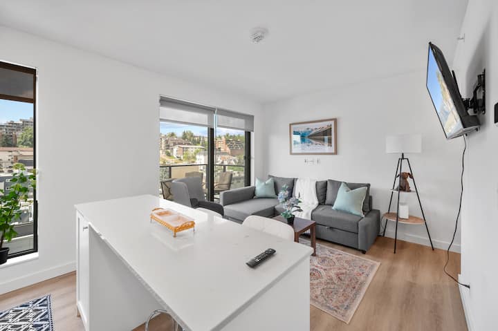 Walk To Saddledome| Cgy Tower View | Rooftop Patio - Mount Royal University