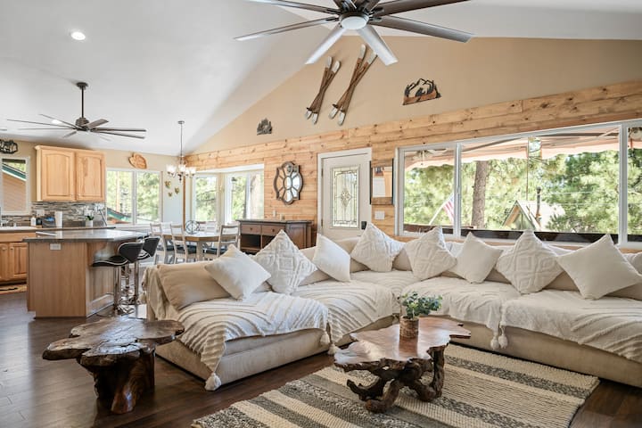 Harmony Pines • Spa • Game Garage - ビッグ・ベアー・レイク, CA