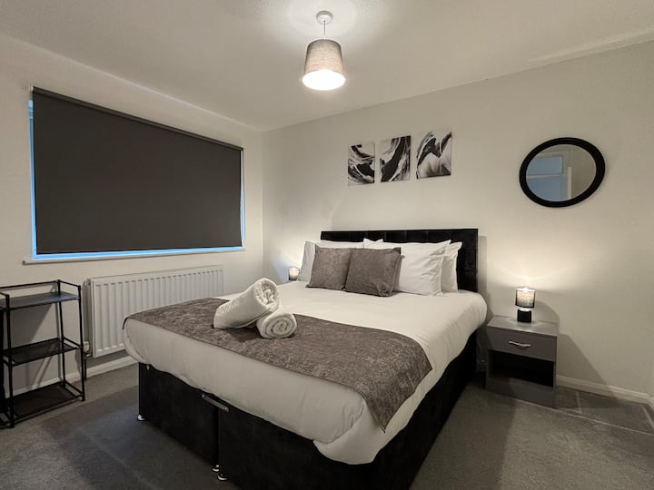 4 Bedroom House - Free Parking - 8 Min Lgw Airport - Crawley