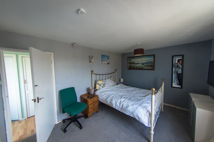 Room 2 Large Double In House In Falmouth - Portscatho