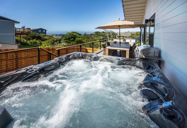 Steps To Beach | Hot Tub + Game Room | Sleeps 11 - Lincoln City, OR