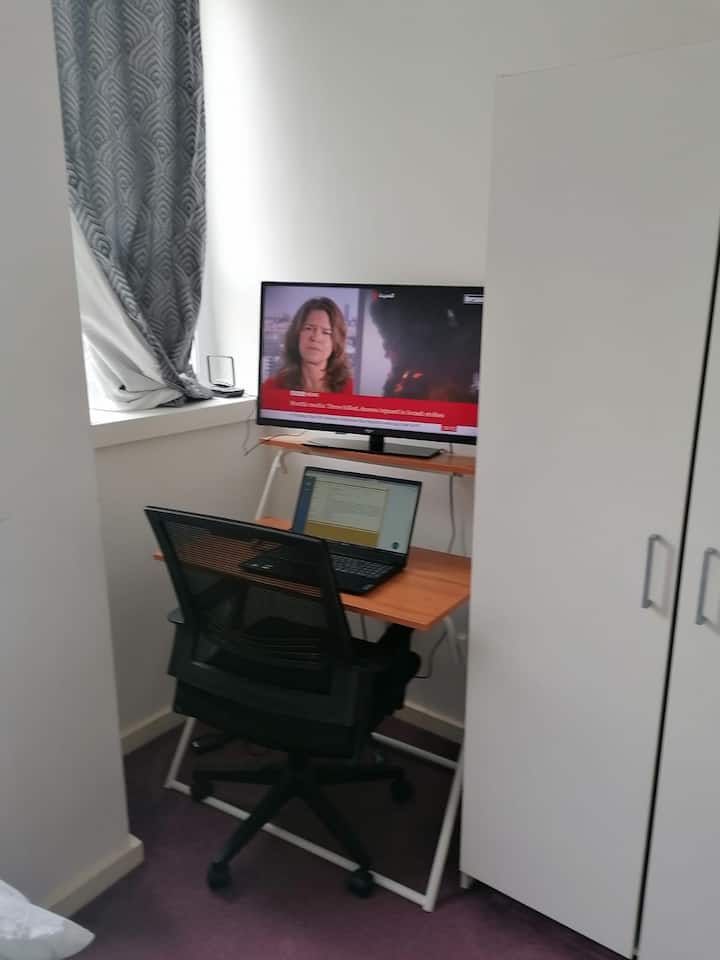Large En-suite Double Bedroom - Woolwich