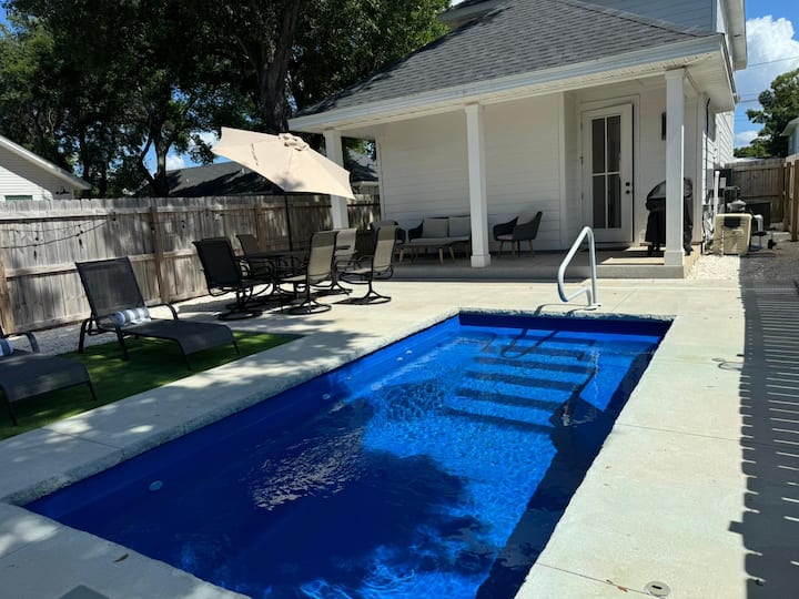 Luxury Heated Pool Home 8beds 2.5ba 15min To Beach - Pensacola, FL