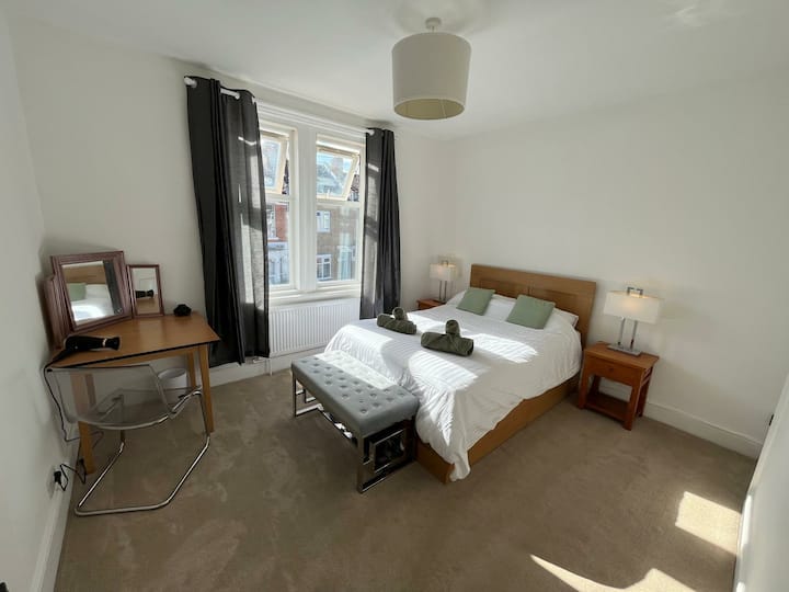 Prime Southsea, Refurbished, Cosy And Private - Southsea