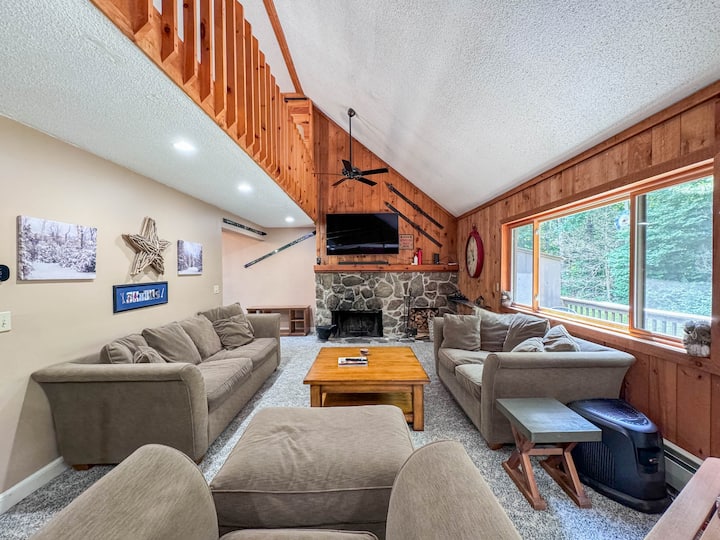Woodland Hideaway | Pool, Spacious, Walk To River - Jackson, NH