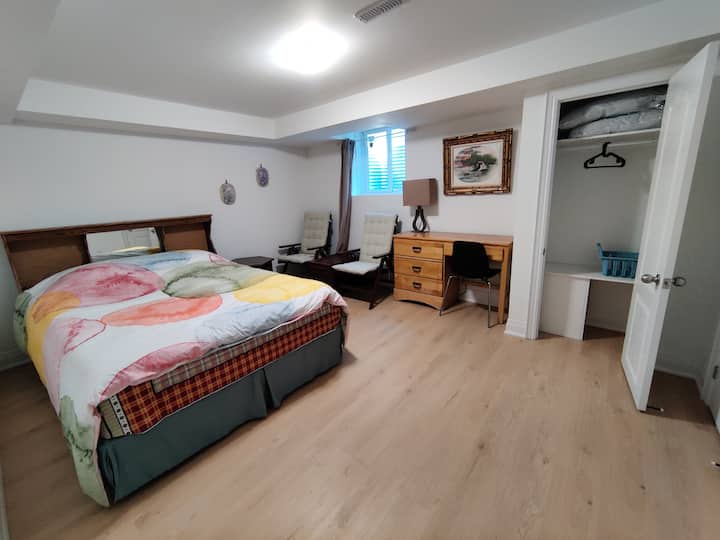 Modern Room
With Private Bathroom Parking Free (C) - 