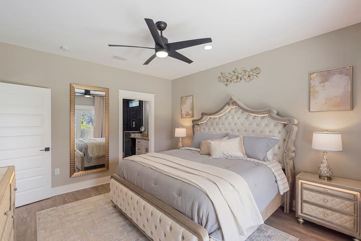 Luxury Retreat Near St. Andrews - Pickeball Court - Panama City, FL