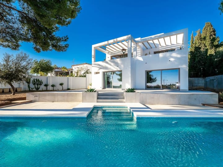 Villa Siroco. (Private Pool) - Marbella