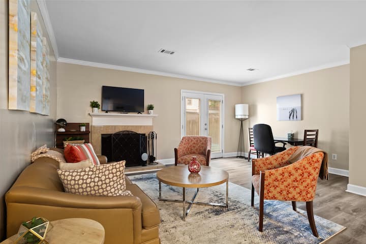 Warm 2-story Townhome Near Braves Stadium - Smyrna, GA