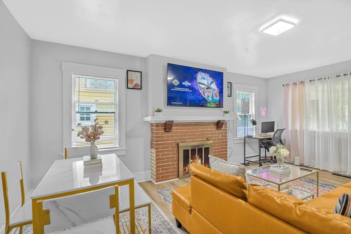 Elegant 5 Bedrooms Home Near Millikin Univ - Decatur, IL