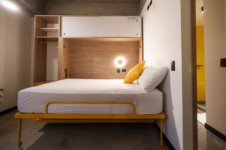 Loft Con Diseño Moderno, Cocina Y Zona De Trabajo - Medellín, Colombia