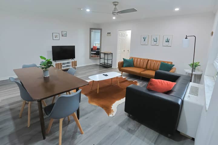 2 Br | Skyline Views | Balcony | Stocked Kitchen - Atlanta, GA