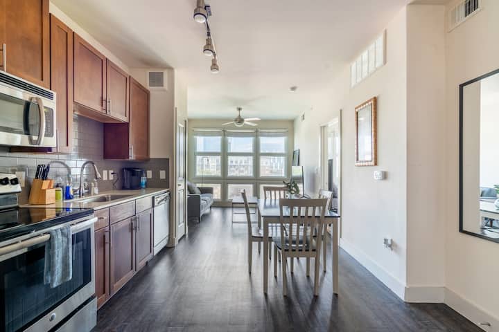Scenic Views - Penthouse Ambiance At Domain Vista - Crestview - Austin