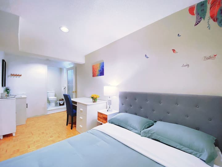 New Renovated Private Quiet Cozy Suite Near Metro - Toronto
