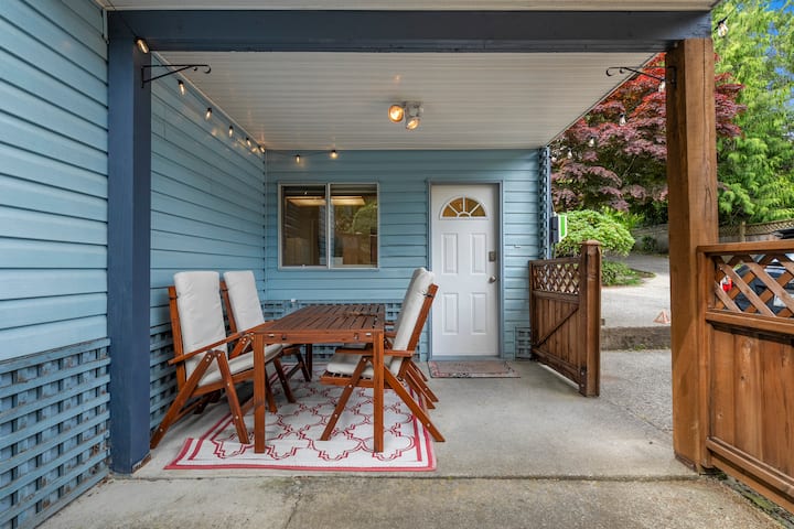 4 Bed Charming & Cozy Lynn Valley Suite - North Vancouver