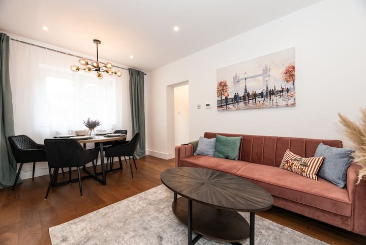 2 Bedrooms + Sofa Bed | Pod Espresso | O2 Arena - Woolwich