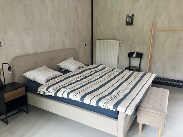 Ruime Kamer  Met Zwemvijver - Hoogstraten