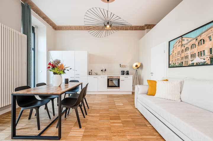 Modernes Design Für Vier Gäste - Berlin