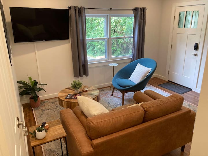 Great 1 Bedroom Home: Walk To Iu/kirkwood - Bloomington