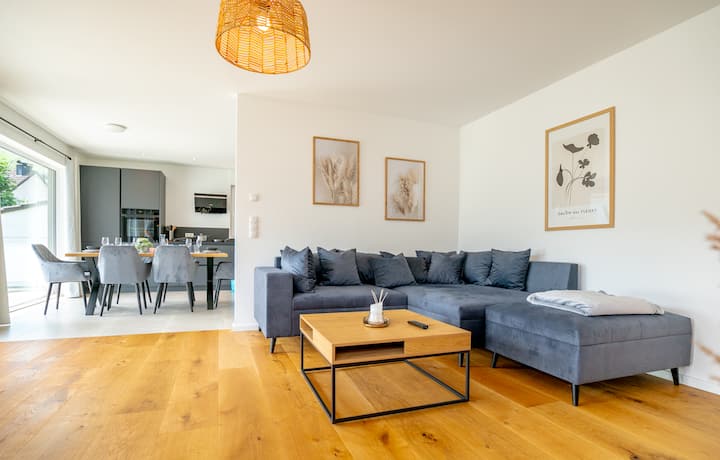 Bright Modern Designer Apartment, Up To 6 People - Rech