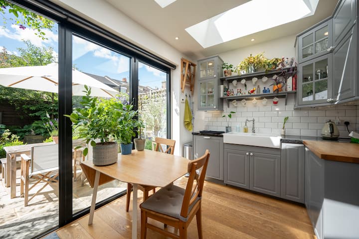 Stylishly Designed London Townhouse - Garden Oasis - London, UK