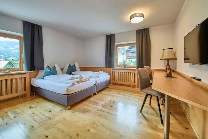 Platzhirsch - Quadruple Room Top 2 - Self Check-in - Zell am See