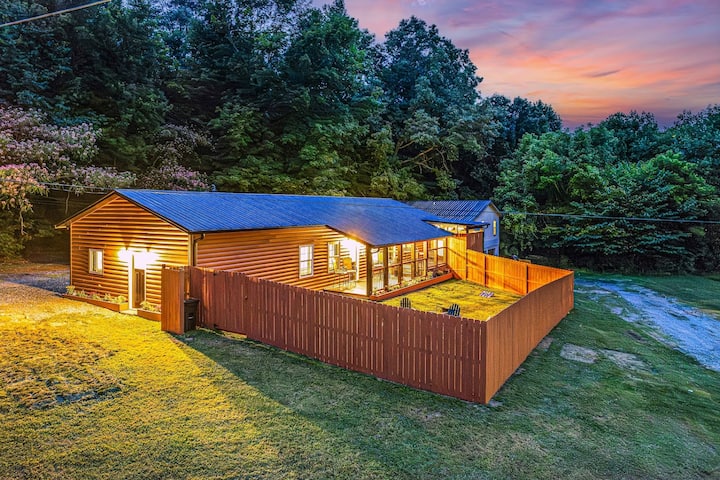 Smoky Heaven Luxury At Dollywood. Hot Tub & Arcade - Sevierville, TN