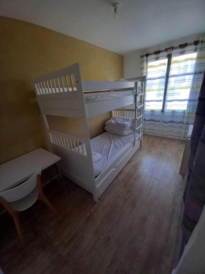 Caen : Chambre 3 Lits Simples Dans Ecolieu Urbain - Caen