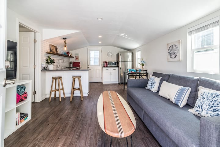 Cute Beach Bungalow - San Diego, CA